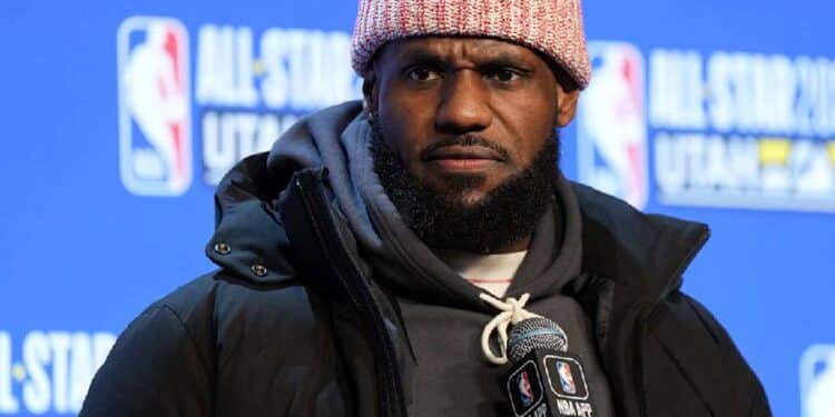 LeBron James: el hombre que domina la duela de la NBA y sabe cómo hacer ...