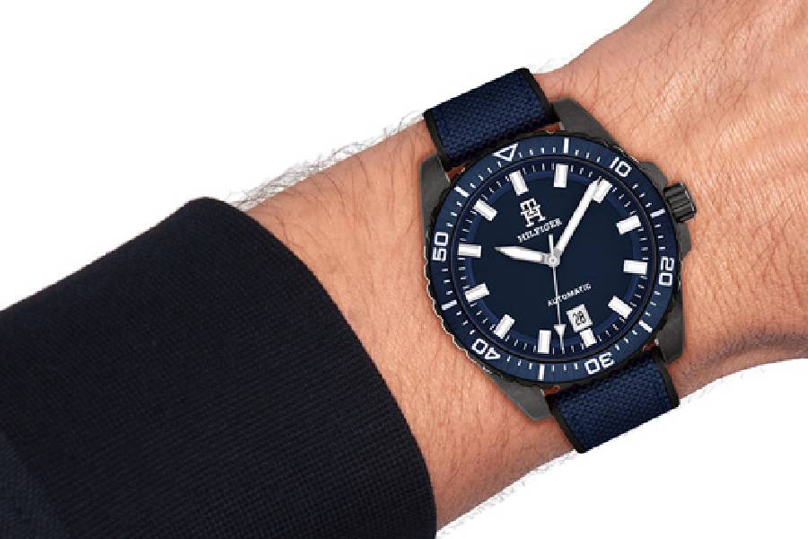 Tommy Hilfiger presenta el lanzamiento del TH85 Carbon - AmericaMalls ...