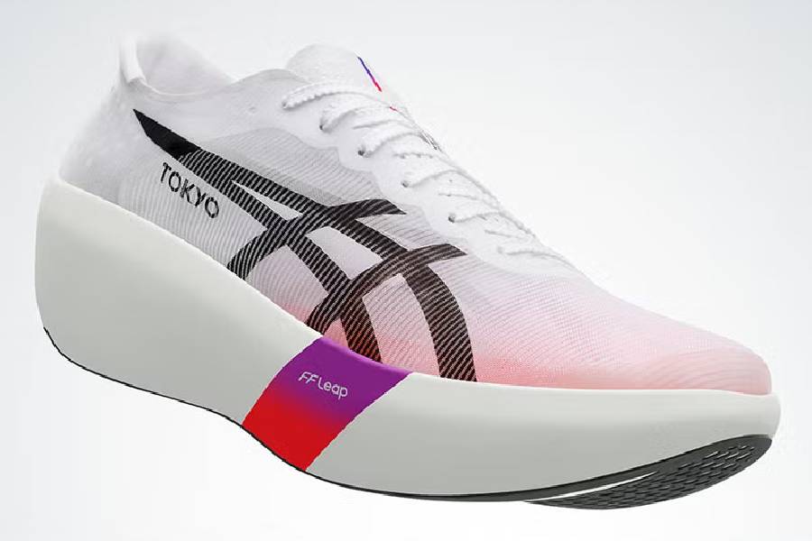 ASICS destrona a Adidas con su nueva Metaspeed Ray de 129 gramos ...