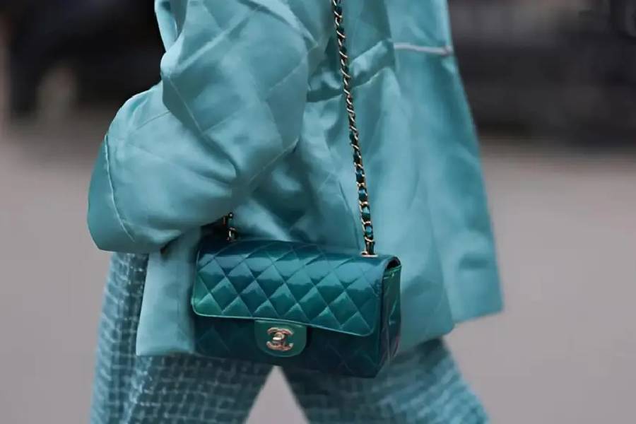 Transformative Teal: El color clave que marcará 2026 en moda y ...
