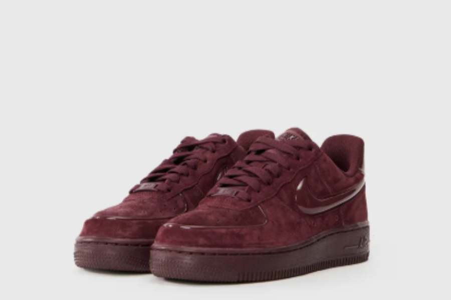 Las Nike Air Force 1 '07 en color vino revelan su atractivo visual ...